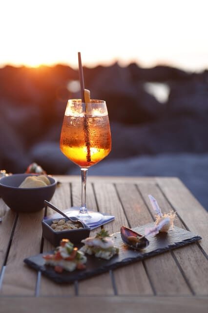 Italian aperitif at the sunset by the sea - Key Points