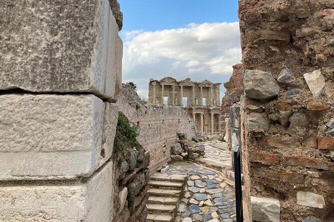 Izmir to Private Ephesus - Artemission Temple-Mother Mary's House - Who Would Love This Tour?