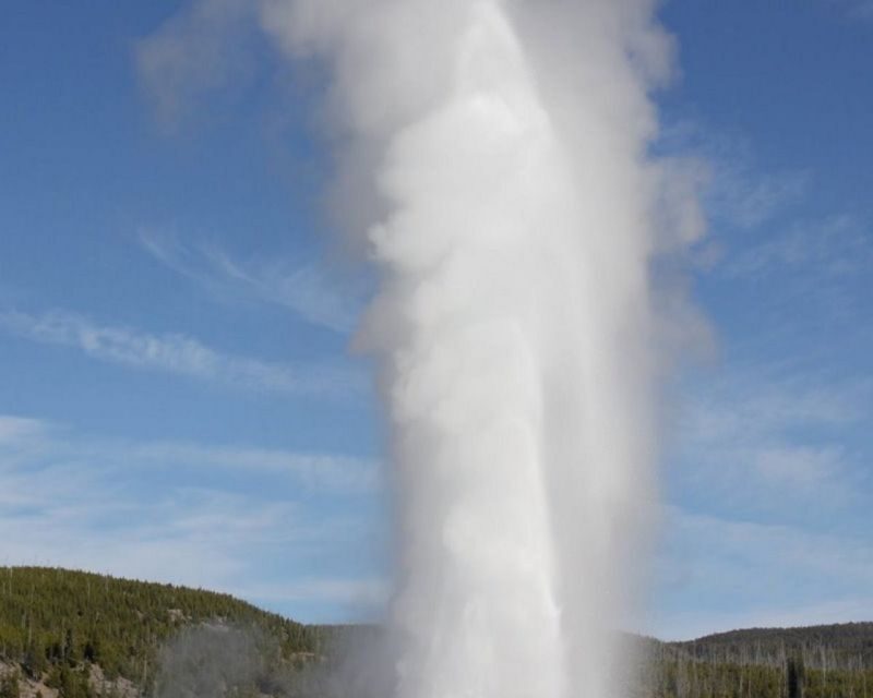 Jackson Hole 3-Day Guided Safari: Yellowstone & Tetons - An In-Depth Look at the 3-Day Yellowstone & Tetons Safari