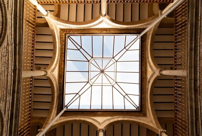 Jaén: 3-hour tour, Cathedral, Jewish Quarter and Arab Baths - Strolling Through the Jewish Quarter  