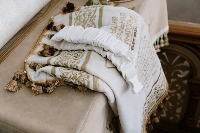 Jewish Heritage Walking Tour with Kosher Wine Tasting - The Practical Side: What to Expect