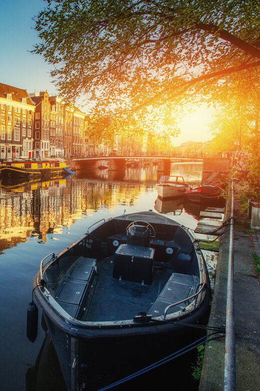 Jordaan, Anne Frank and Leidseplein tour in English - Who Would Love This Experience