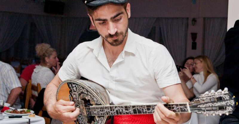 Kamari: Greek Show, Buffet Dinner, and Drinks at Dimitris - Authentic Cultural Highlights