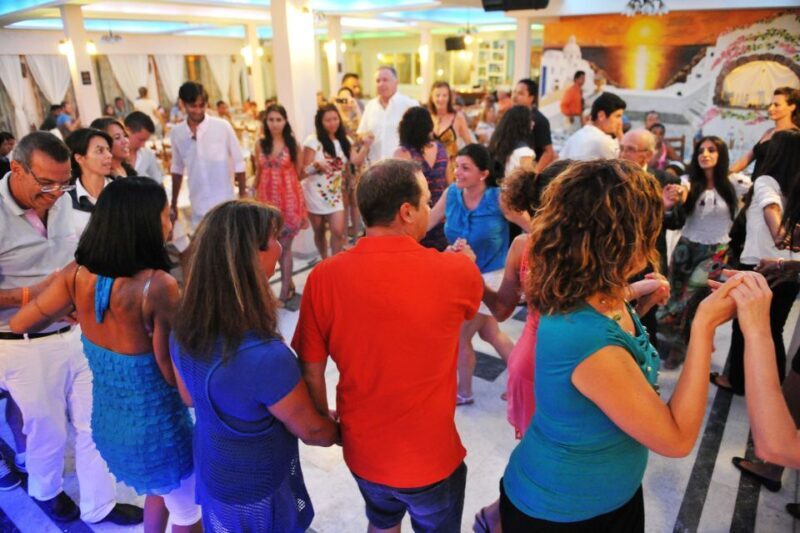 Kamari: Greek Show, Buffet Dinner, and Drinks at Dimitris - Final Thoughts: Is This Tour For You?