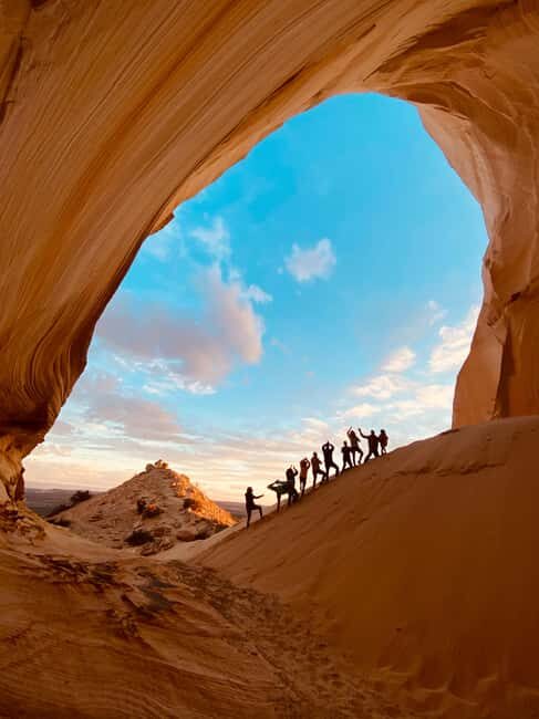 Kanab: Peekaboo Slot Canyon & Great Chamber Tour/Guided Hike - Visualizing Your Day
