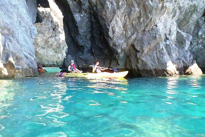 Kayak tour from Sesimbra to Ribeira do Cavalo Beach, passing through the caves - Who Will Love This Experience?