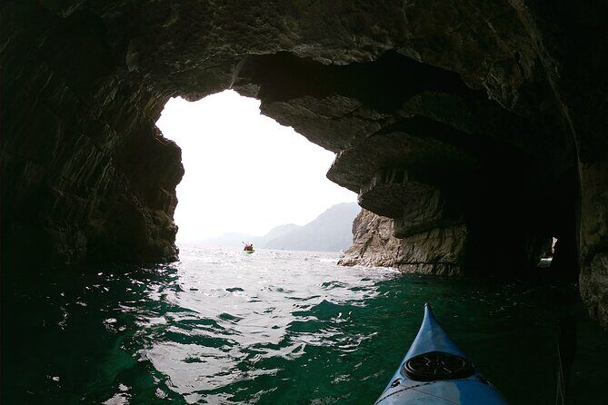 Kayak tour in Positano - An In-Depth Look at the Positano Kayak Tour