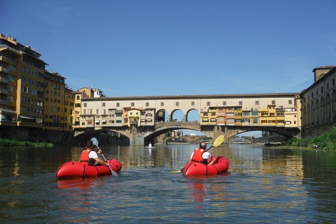 Kayaking on the Arno River in Florence under the Pontevecchio Arcade - An unconventional way to explore Florence