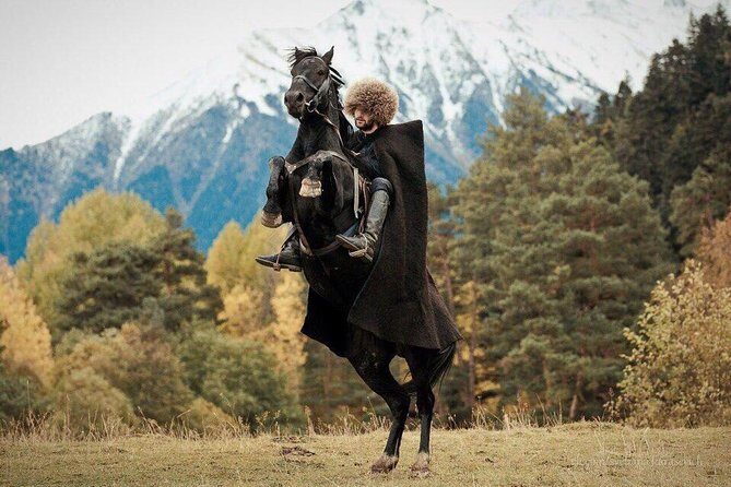 Kazbegi-Ananuri-Gergeti Private Tour - Russian Georgian Friendship Monument