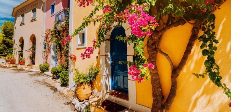 Kefalonia: Island Highlights Bus and Boat Tour with Lunch - Assos - A Fairytale Village