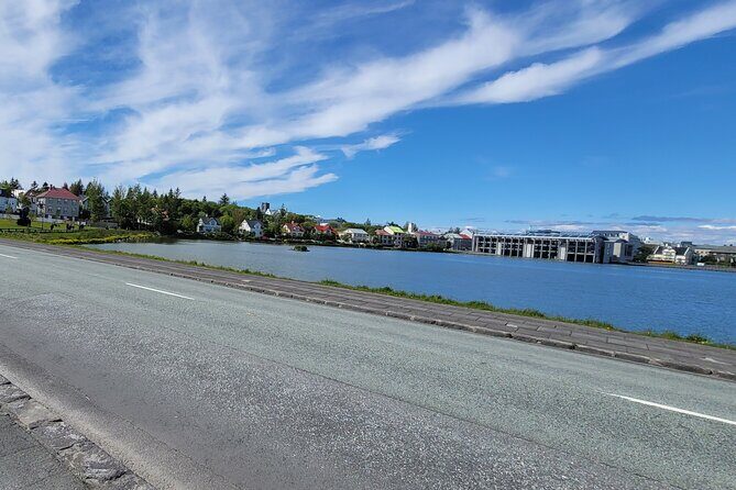 Keflavik Airport (KEF)  Reykjavik: Private Airport Transfer - A Closer Look at the Transfer Experience