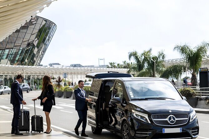 Keflavik Airport Transfer to /or From Reykjavik, Iceland - Key Points