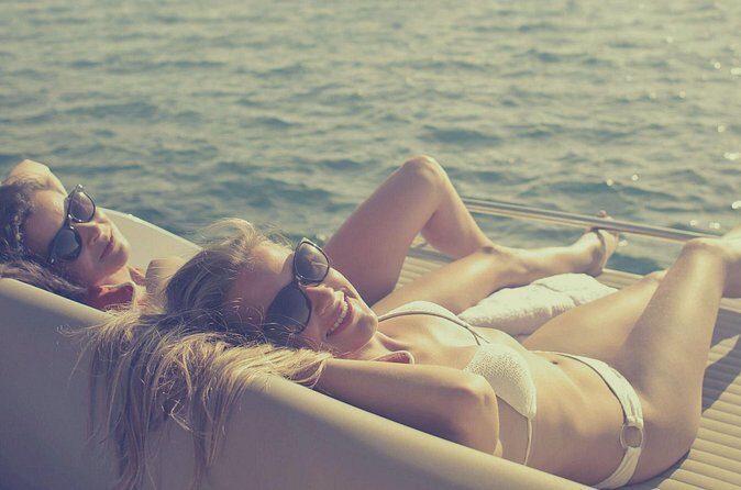 Kelowna Boat Hire Waves and Wines Boat Tour - FAQs