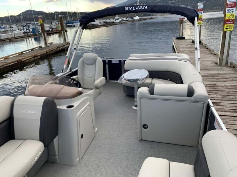 Kelowna: Sylvan Mirage Cruise Pontoon for rent - Kelowna: Sylvan Mirage Cruise Pontoon for Rent – A Practical Guide to Enjoying Lake Life