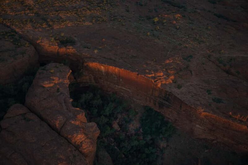 Kings Canyon: Helicopter Flyover - Kings Canyon: Helicopter Flyover – An Aerial Adventure in the Outback