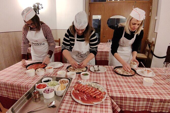 Knead, Walk and Taste Rome with Pizza Class in Trastevere - A Closer Look at the Experience