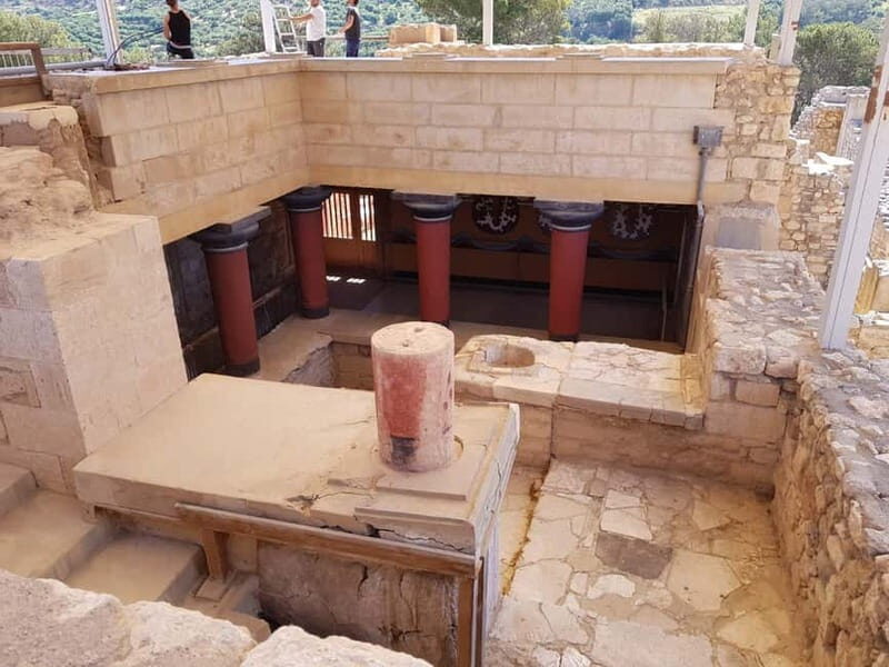 Knossos Palace and Pottery experience. Excursion Safari - Exploring the Crete Experience: Knossos Palace and Pottery Excursion