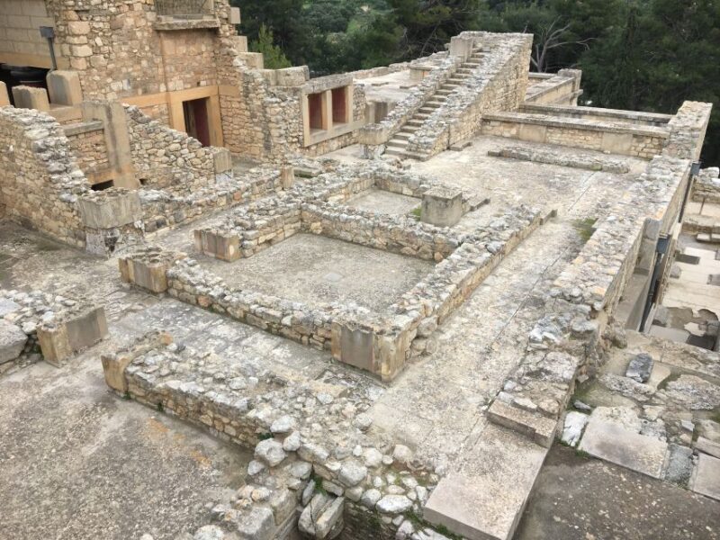 Knossos Palace Guided Walking Tour (Without Tickets) - The Guide and Group Experience