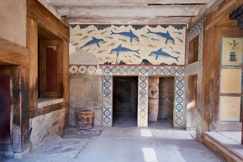 Knossos Palace Skip-the-Line Ticket & Private Guided Tour - Exploring the Itinerary in Detail