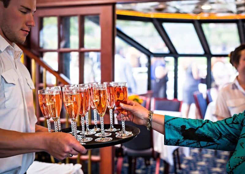 Knoxville: Sunset Dinner Cruise on Tennessee River - An In-Depth Look at the Knoxville Sunset Dinner Cruise