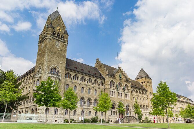 Koblenz: City Walk with Audio Guide in 7 Languages on your Phone - FAQ