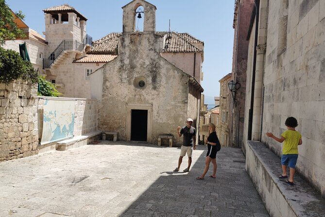 Korula for Art and History Lovers Private Walking Tour - Introduction
