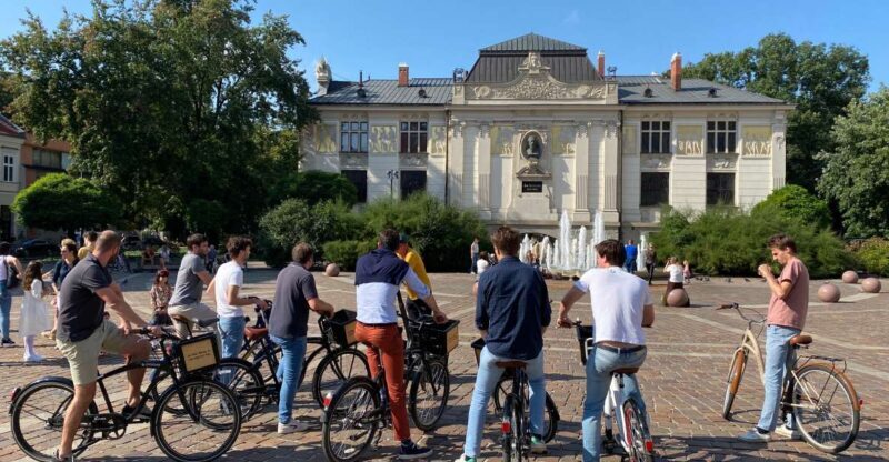 Krakow: 2h Kazimierz (Jewish Quarter) Bike Tour - A Close Look at the 2-Hour Kazimierz Bike Tour in Krakow  