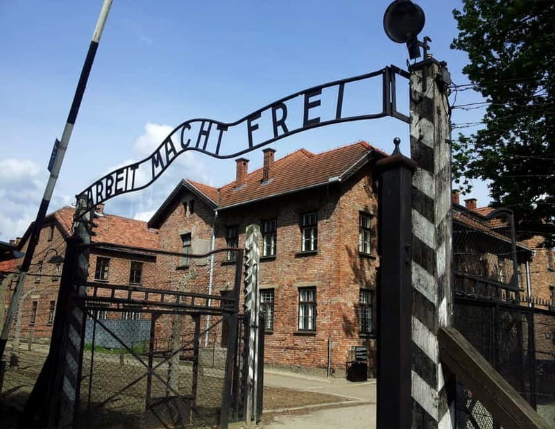 Krakow: Auschwitz-Birkenau Memorial Tour with Optional Lunch - Key Points