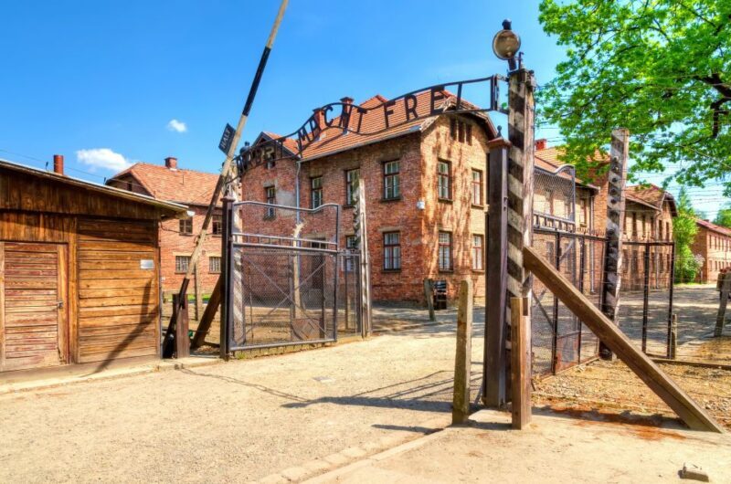Krakow: Auschwitz Guided Tour with Optional Hotel Pickup - Starting the Day: Pickups and Transfers