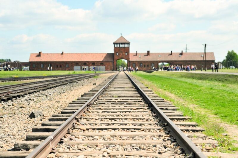 Krakow: Auschwitz Guided Tour with Pickup and Optional Lunch - What to Expect from the Auschwitz Guided Tour