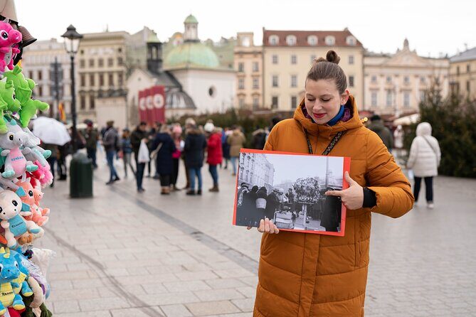 Krakow Christmas Market Immersive Tour - Strolling Ulica Florianska: A Century of Christmas Shopping