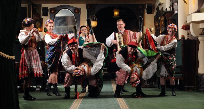 Krakow: Folk Show & 3-Course Dinner at Jama Michalika Café - The Experience in Detail