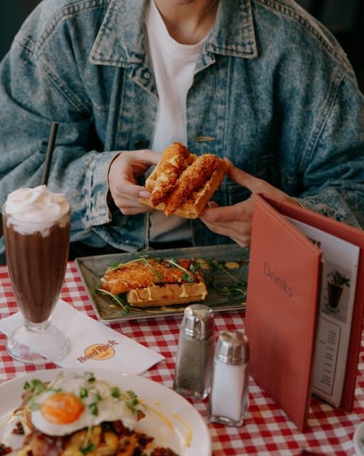 Krakow: Hard Rock Cafe Breakfast - Key Points