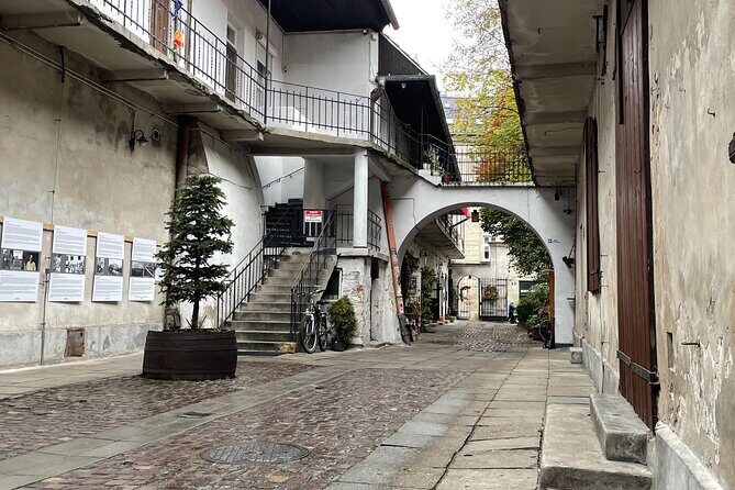 Krakow Jewish Ghetto and Quarter Audio Guided Walking Tour - Key Points