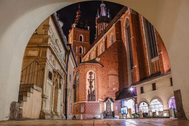 Kraków: Old Town & Wawel Castle Walking Tour in English - A Deep Dive into Kraków’s Old Town & Wawel Castle Tour