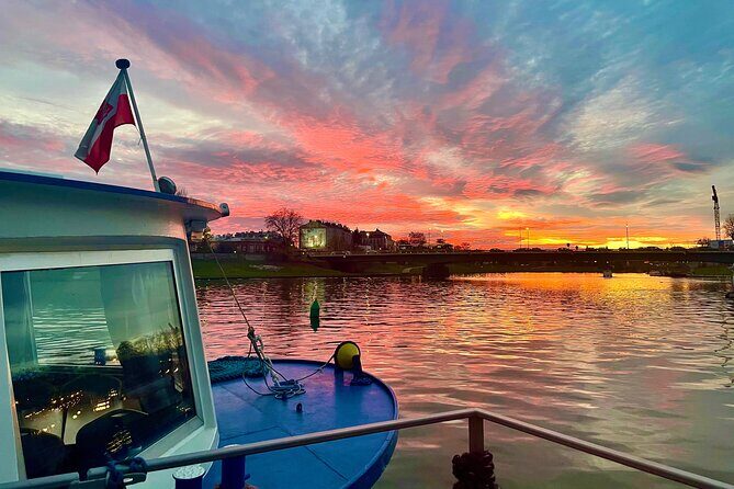 Krakow: One Hour Evening or Night Boat Trip - Key Points