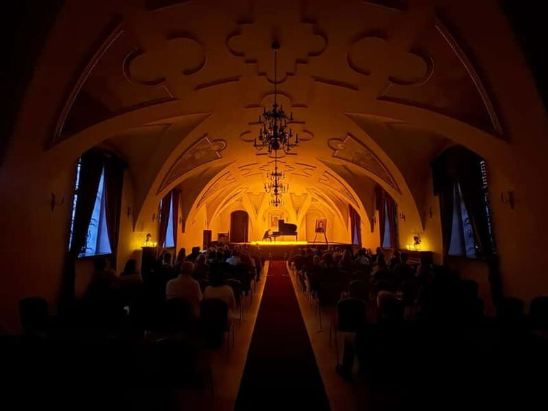 Krakow: Piano Trio Chopin & Friends Concert VIP with Wine - The Audience and Group Size