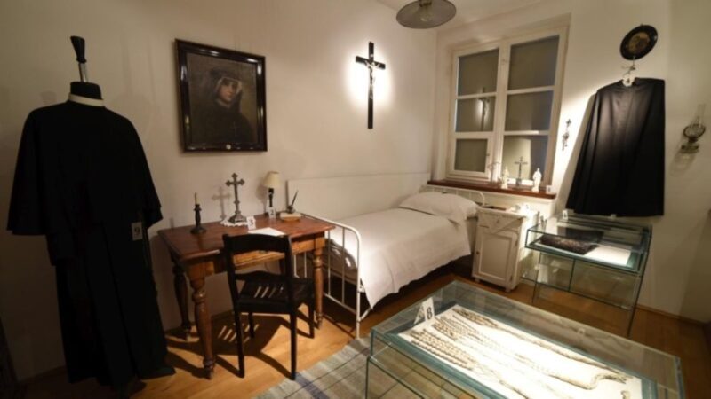 Krakow: Pope John Paul II Guided Tour with Home & Sanctuary - Final Thoughts