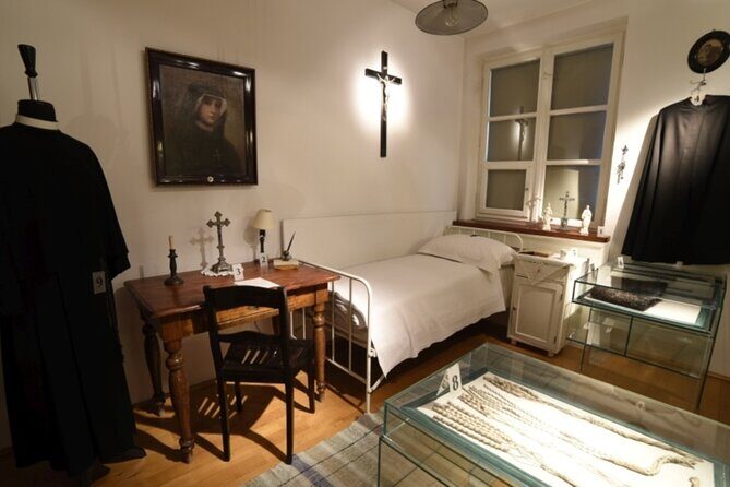 Krakow: Pope John Paul II History: Guided Tour - Home & Sanctuary - An In-Depth Look at the Tour Itinerary