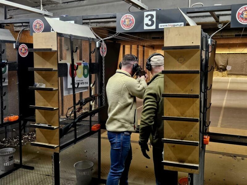 Krakow: Shooting range with hotel pickup - Authenticity and Additional Touches