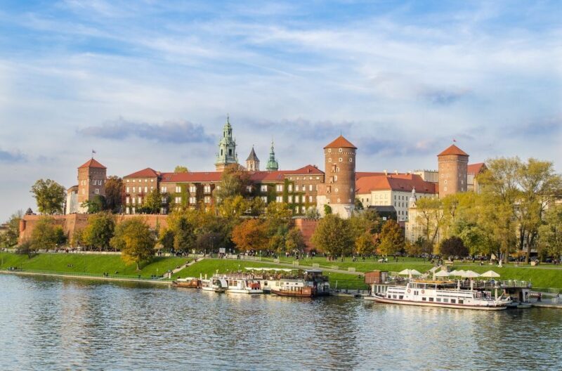 Krakow: Skip the Line Wawel Castle & Cathedral Private Tour - An In-Depth Look at the Tour