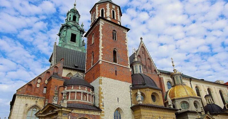 Krakow: Skip-the-Line Wawel Castle & Old Town Guided Tour - The Old Town & Market Square