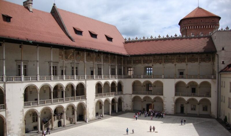 Krakow: Skip-the-Line Wawel Castle & Old Town Guided Tour - Hidden Gems & Local Tips