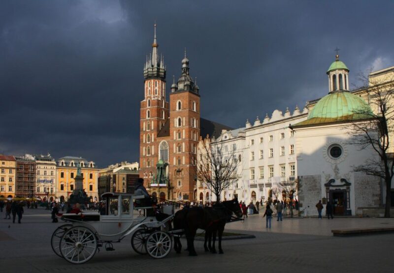 Krakow: Skip-the-Line Wawel Castle & Old Town Guided Tour - Practicalities & Value
