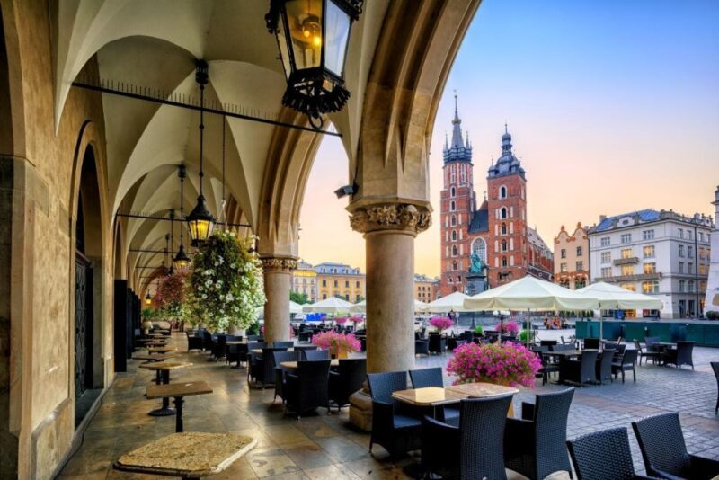 Krakow: St. Mary's Church and Rynek Underground Museum Tour - Key Points