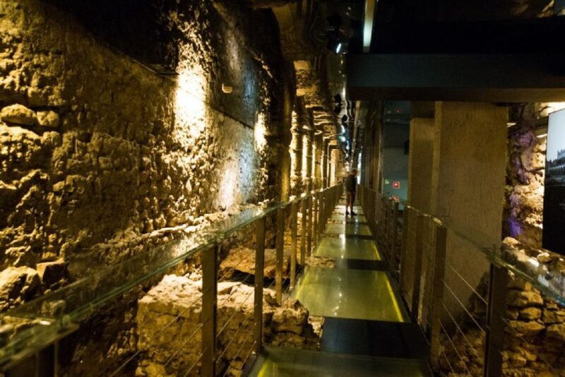 Krakow: St. Mary's Church and Rynek Underground Museum Tour - Exploring the Heart of Krakow: What to Expect