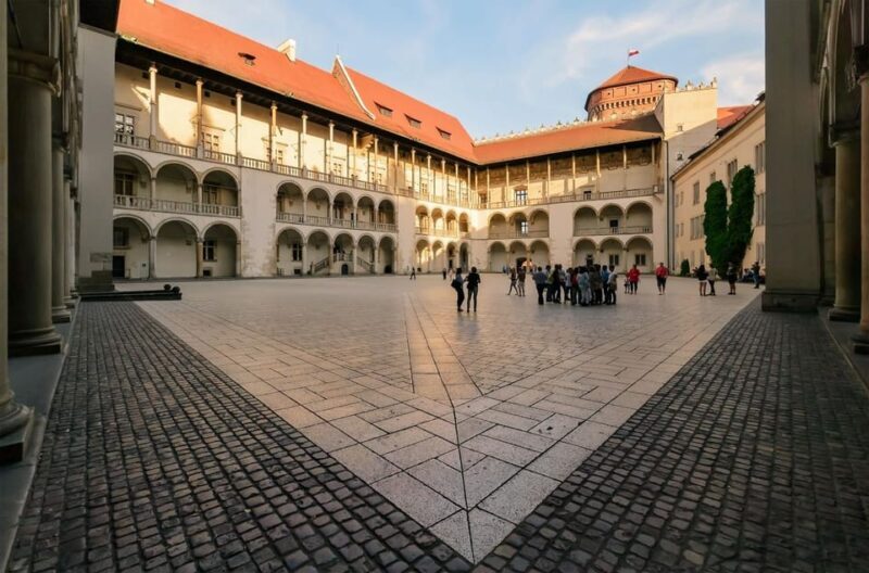 Krakow: Wawel Castle and Cathedral Guided Tour - Key Points  