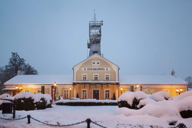 Krakow: Wawel Castle, Cathedral, Salt Mine, and Lunch - Journey into Wieliczka Salt Mine