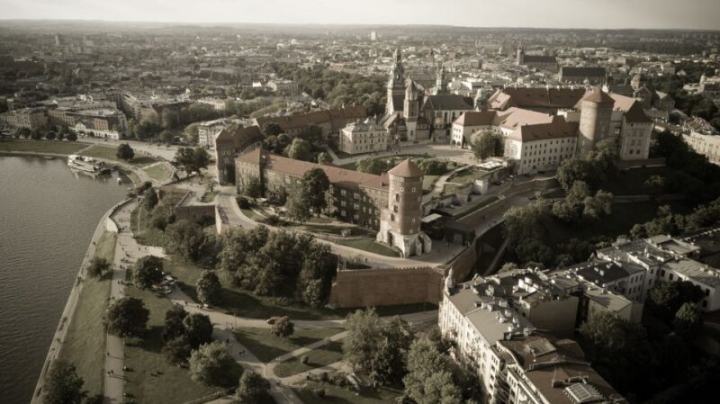 Krakow: Wawel Castle Guided Tour - The Experience at a Glance