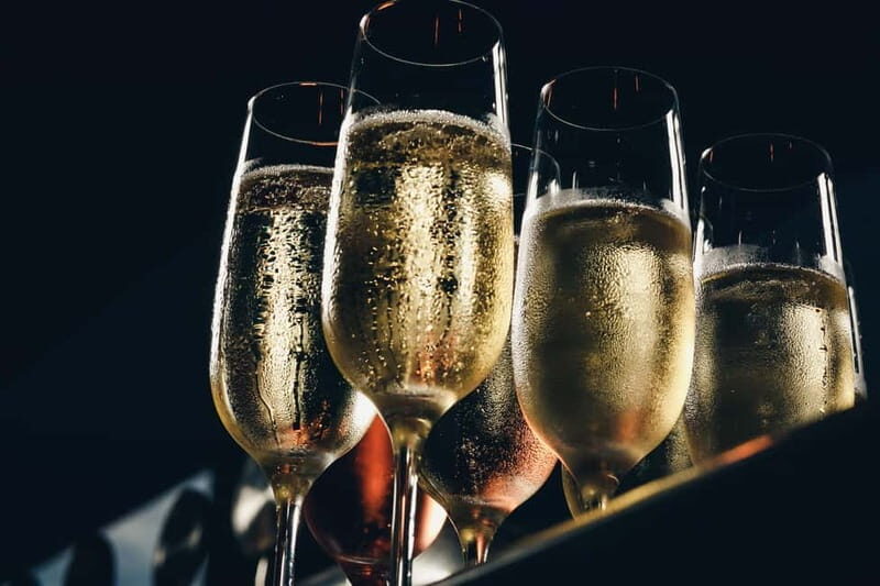 Kröv/Gut Hermes: Make your own sparkling wine - Experience tasting at the sparkling wine manufactory - Key Points